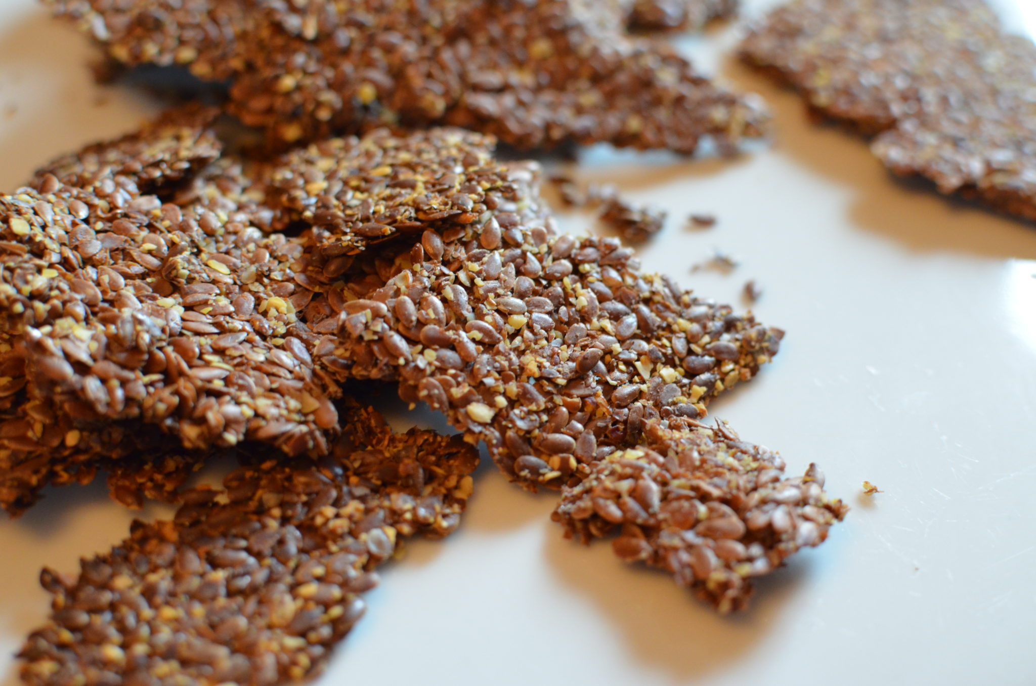 Crackers aux graines de lin paléo et vegan - Gourmandises Amélie ...